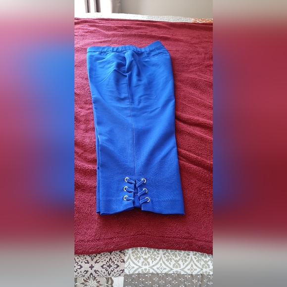 Ruby Rd. | Pants & Jumpsuits | Ruby Road Petite Royal Blue Capris ...